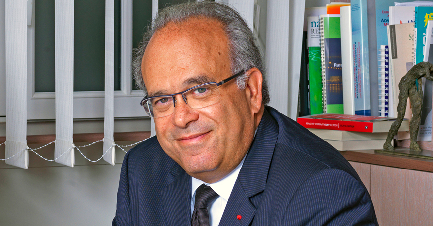 Pr David Khayat, éminent cancérologue français et partenaire d’Artemis ...