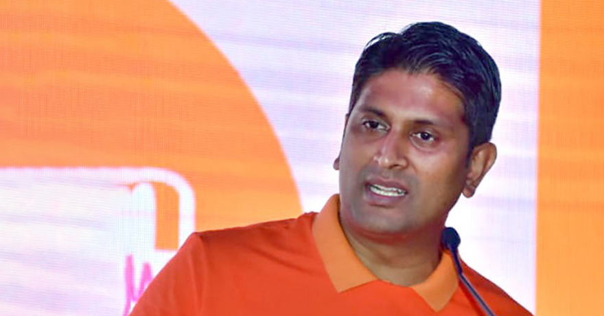 Des images montrent qu’il agresse un infirmier : le lourd silence de ...